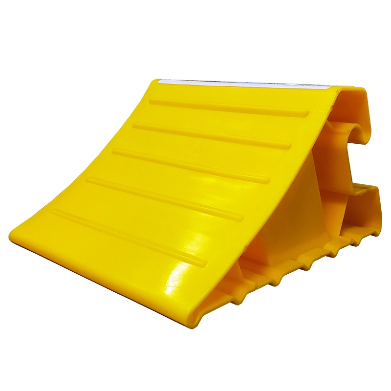 Camco Super Wheel Chock with Rope | The Cheshire Horse